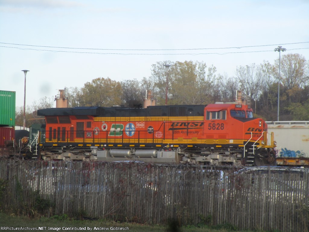 BNSF 5828 (25th Anniversary)